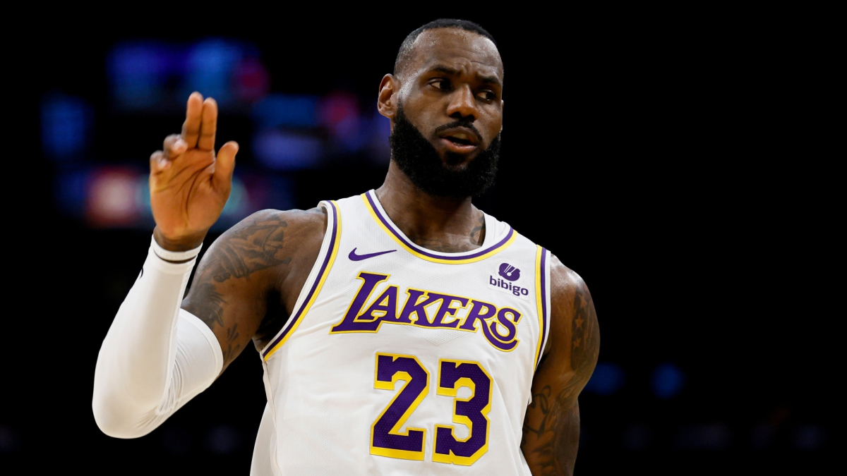 LeBron James sparks controversy with in-game complaints after refs ...