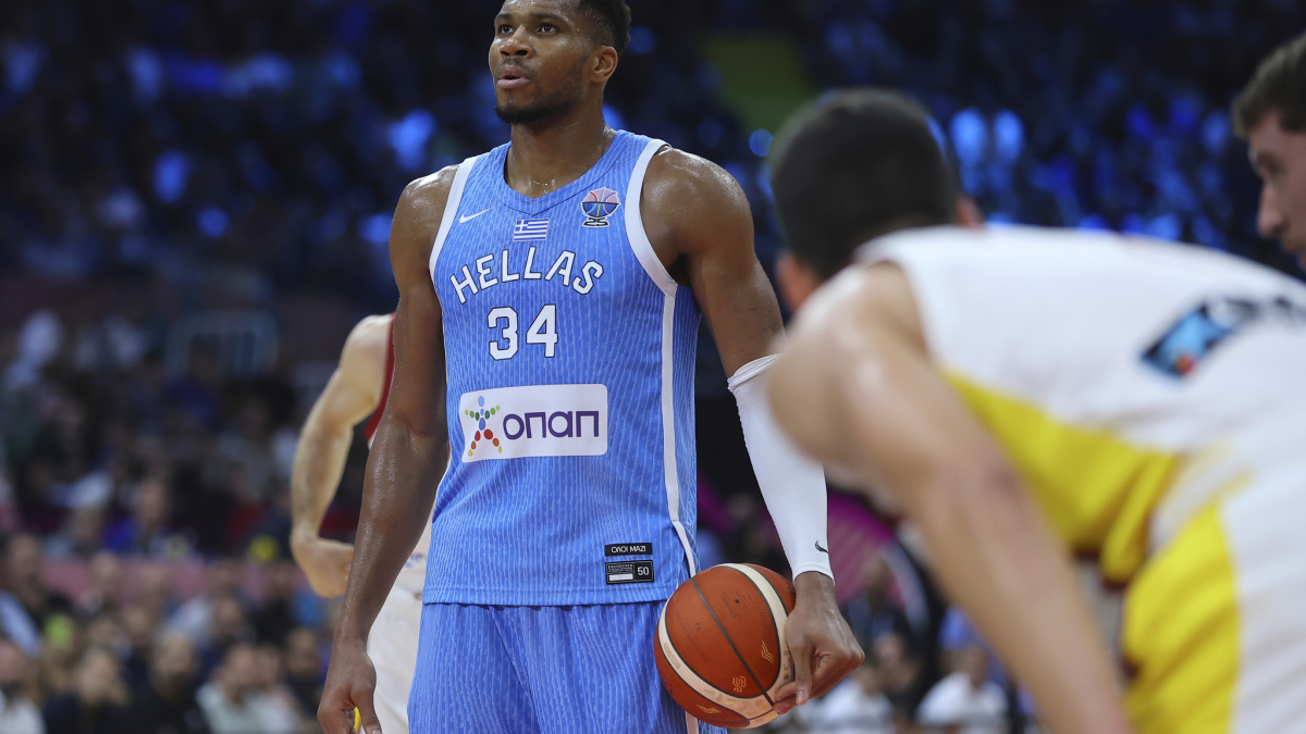 Giannis Antetokounmpo unfairly treated? Greece coach calls out refs ...