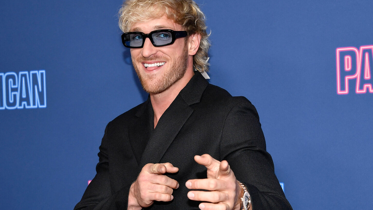 Logan Paul loses his backpack to a monkey and the video goes viral ...