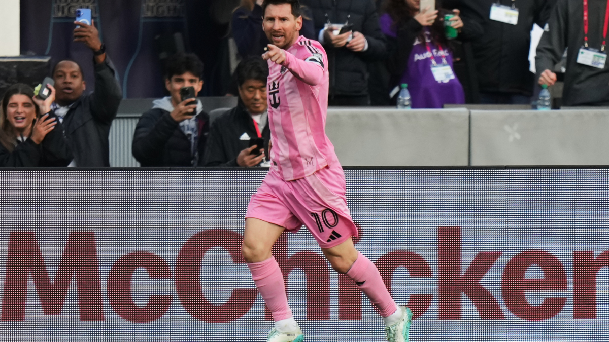 How many goals away is Lionel Messi from becoming the all-time top free ...