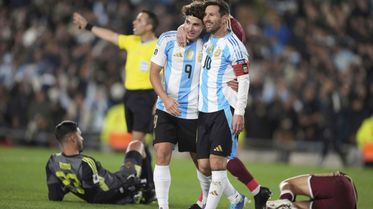 Messi warned of reduced role as Julián Álvarez emerges as Argentina's ...