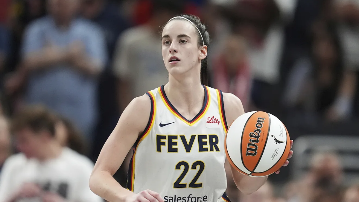 Caitlin Clark heaps praise on Coach Close for achieving the glory that ...
