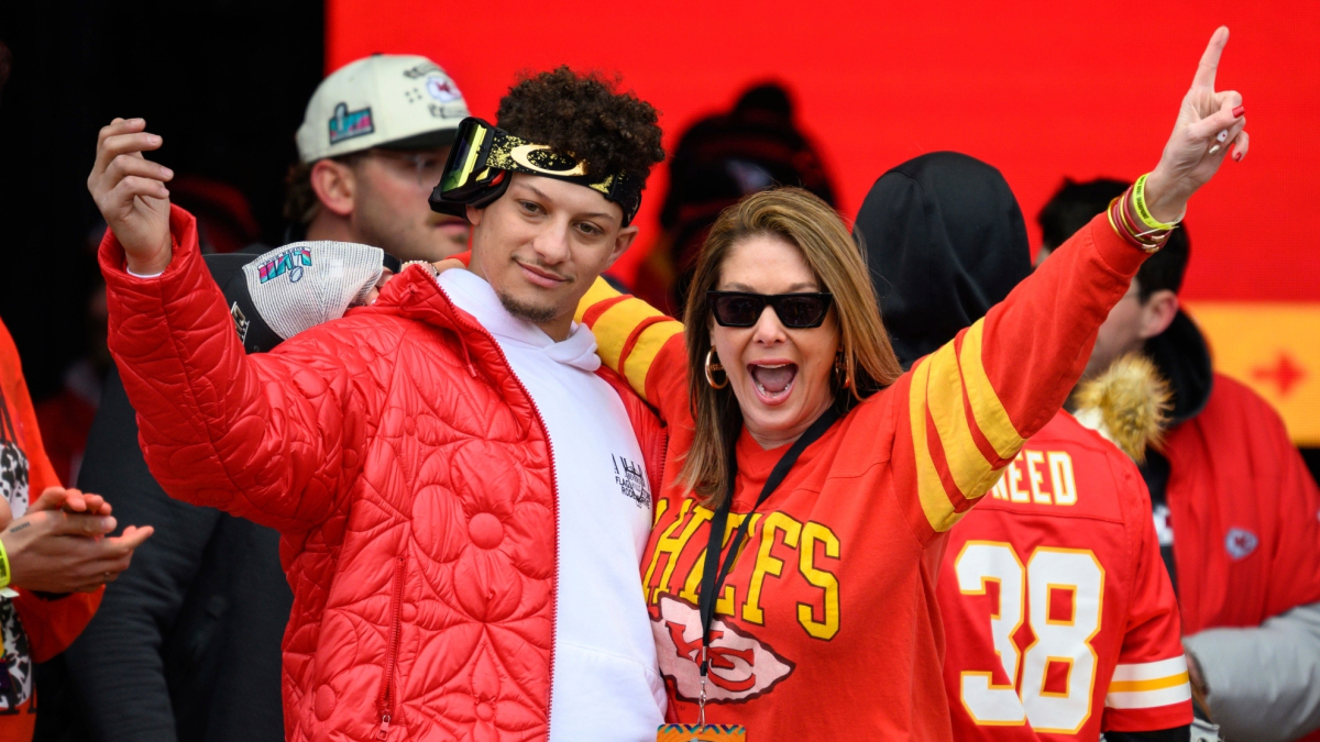 Patrick Mahomes' mom, Randi Martin, embraces 'grandma duty' in Super ...