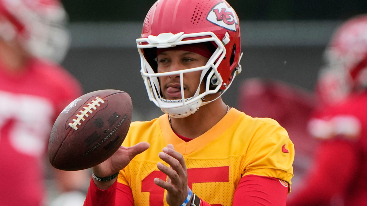 Patrick Mahomes reacts to the unexpected retirement of one of the ...