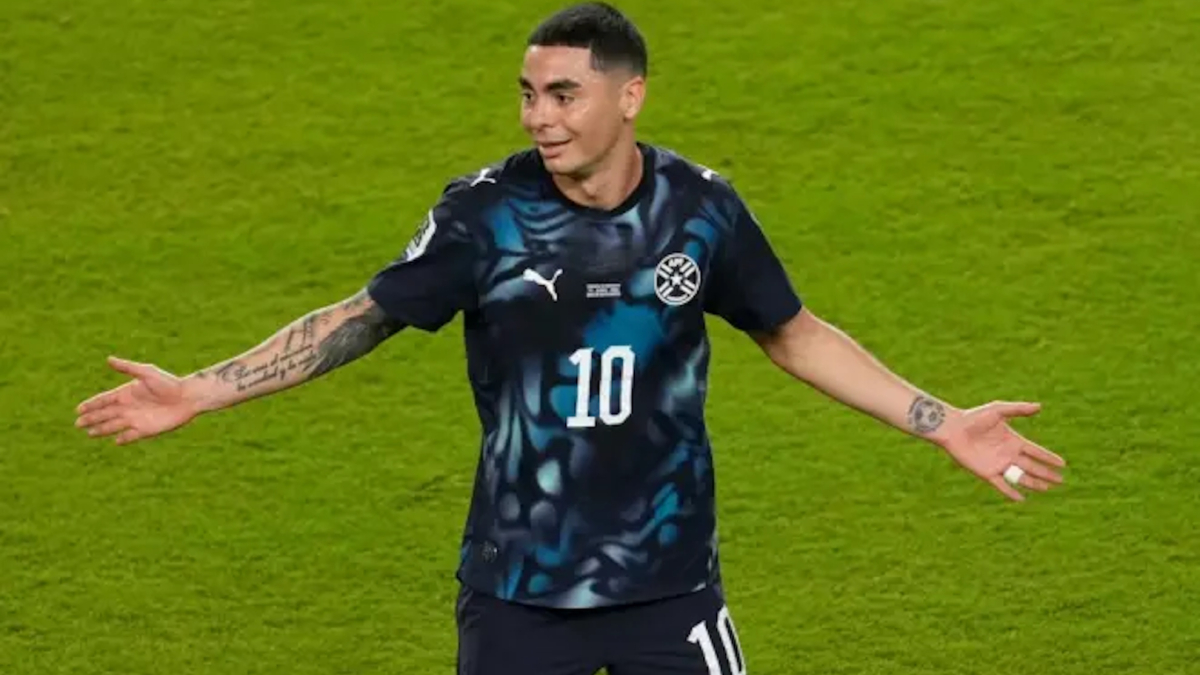 Almirón debuts the "Vinicius rule": sent off for speaking to an ...