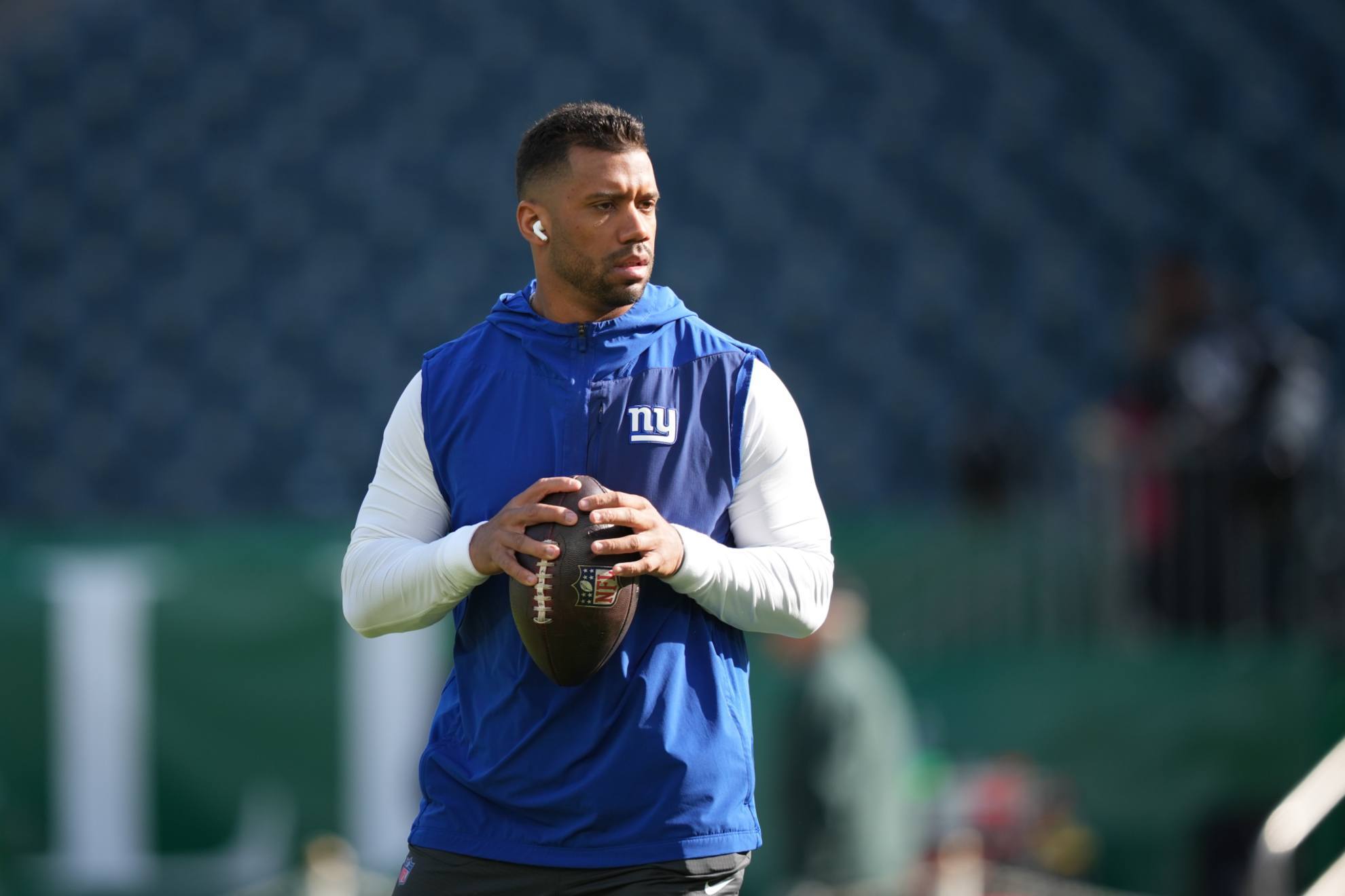 Russell Wilson picks the best QB of all time between Patrick Mahomes ...