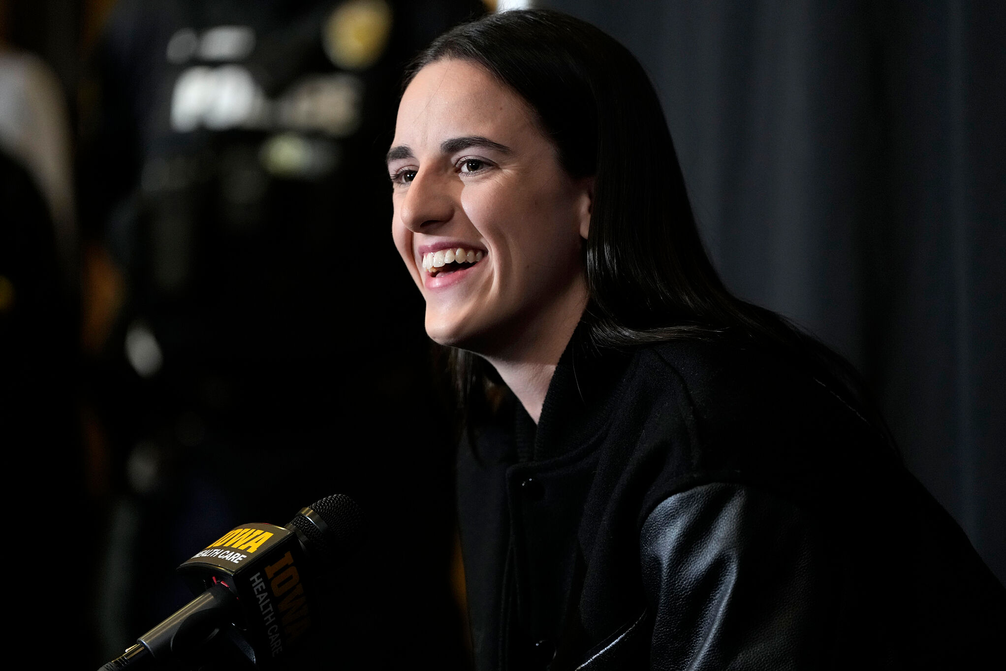 Caitlin Clark seeks her fortune in golf as the WNBA continues to deny ...