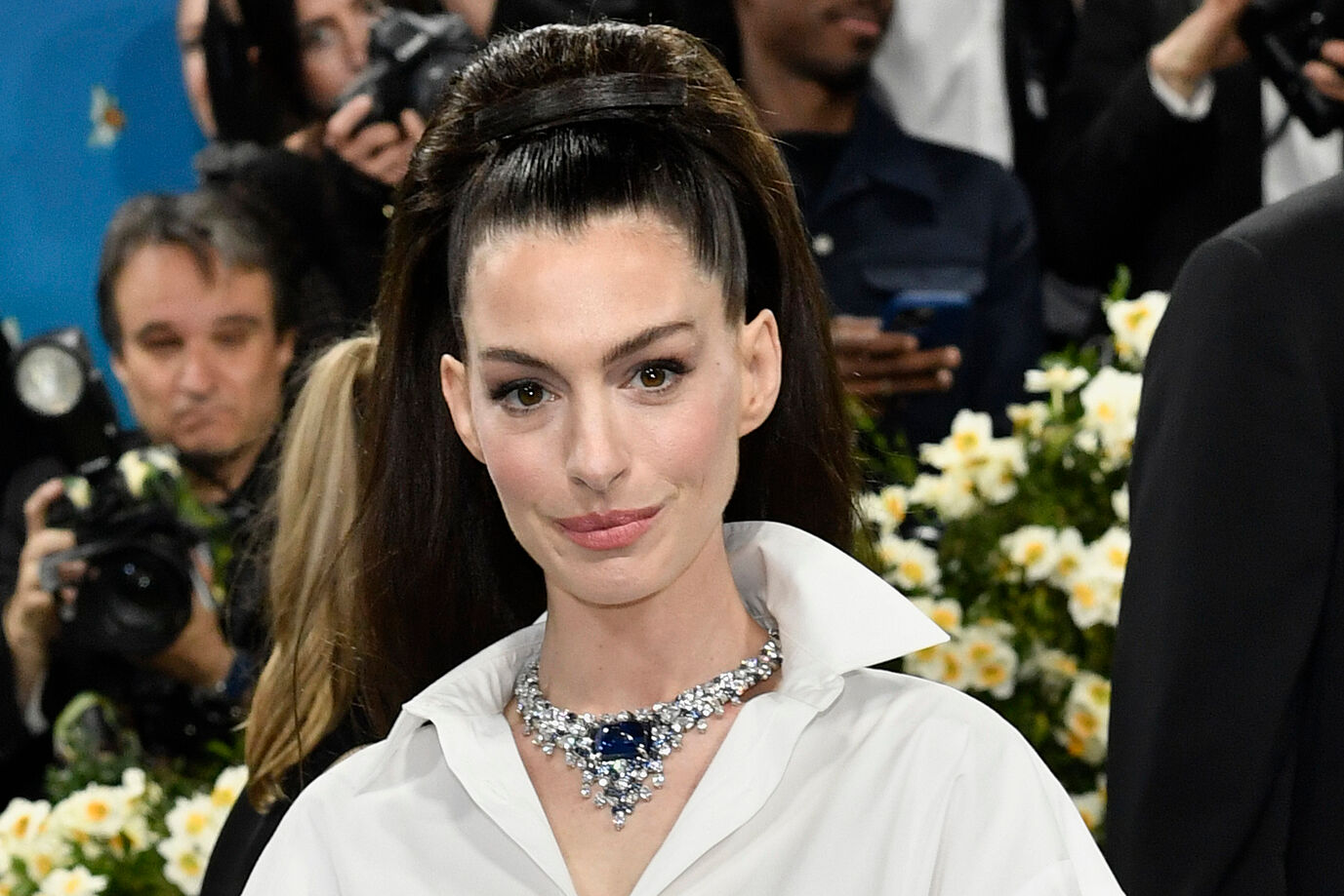 Anne Hathaway Net Worth 2026: How the actress built her multi-million ...