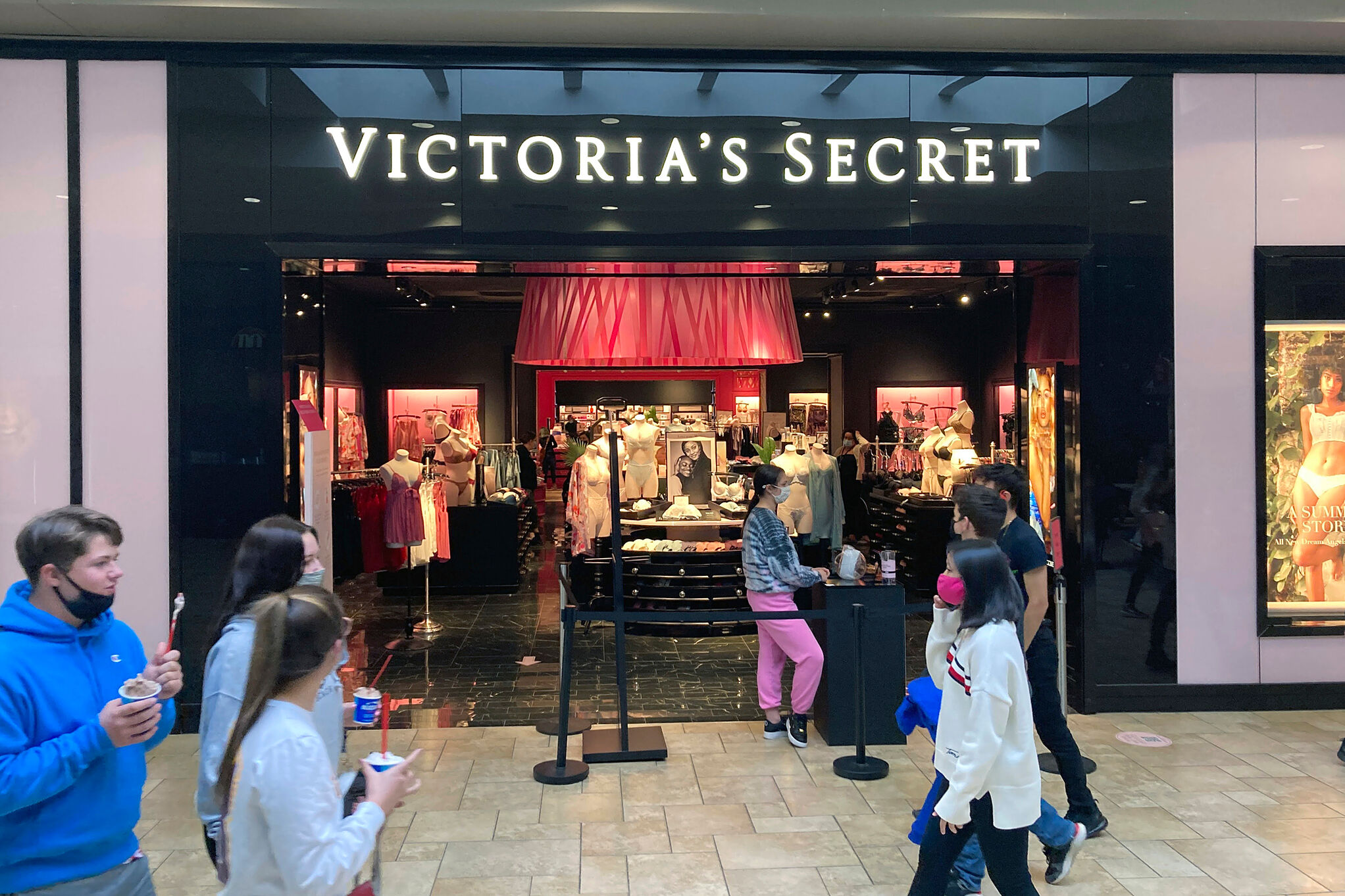 Victoria's Secret reclaims sexy identity under Hillary Super after ...