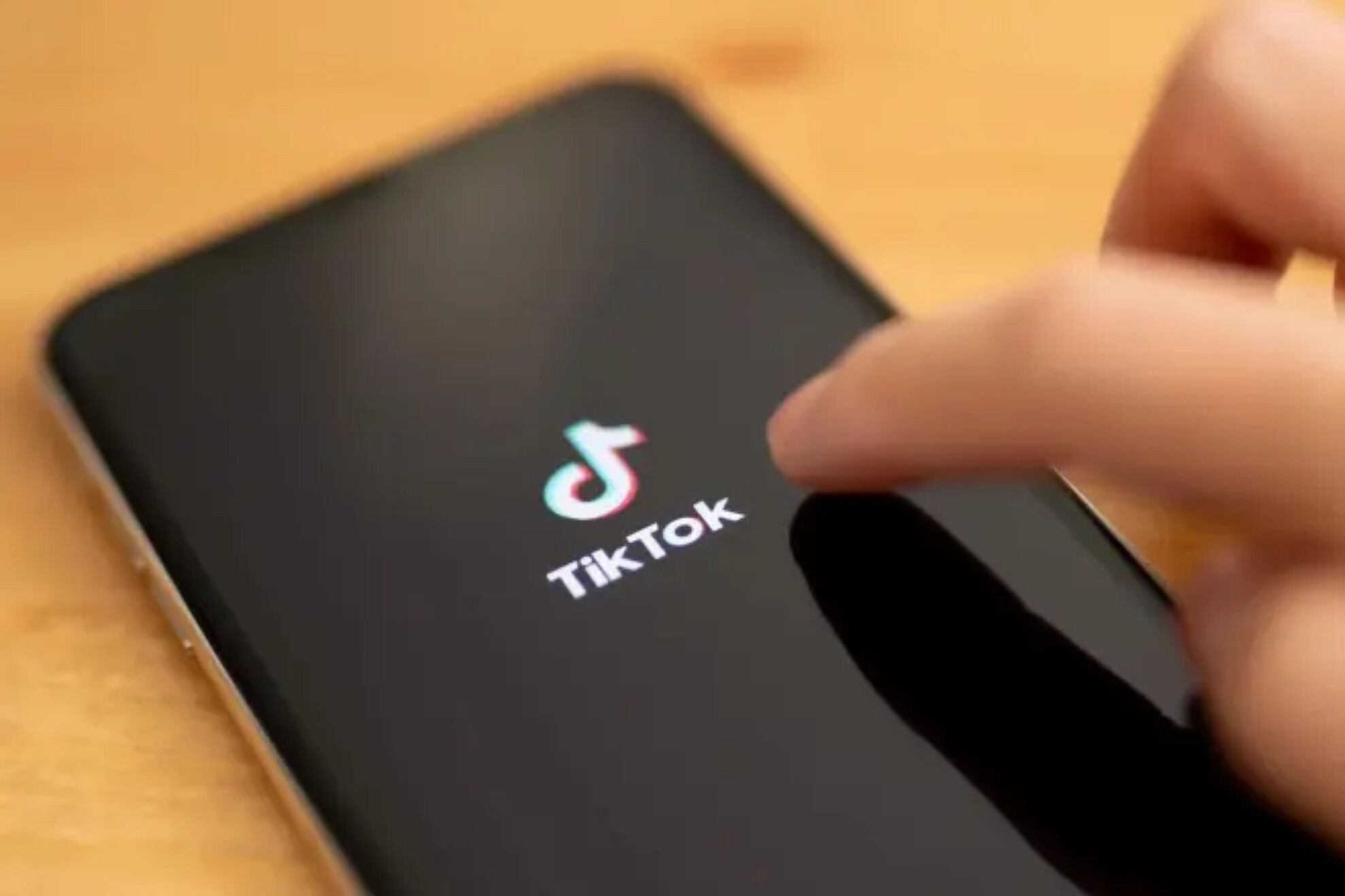 A TikTok viral challenge causes the death of a 12-year-old boy in the ...