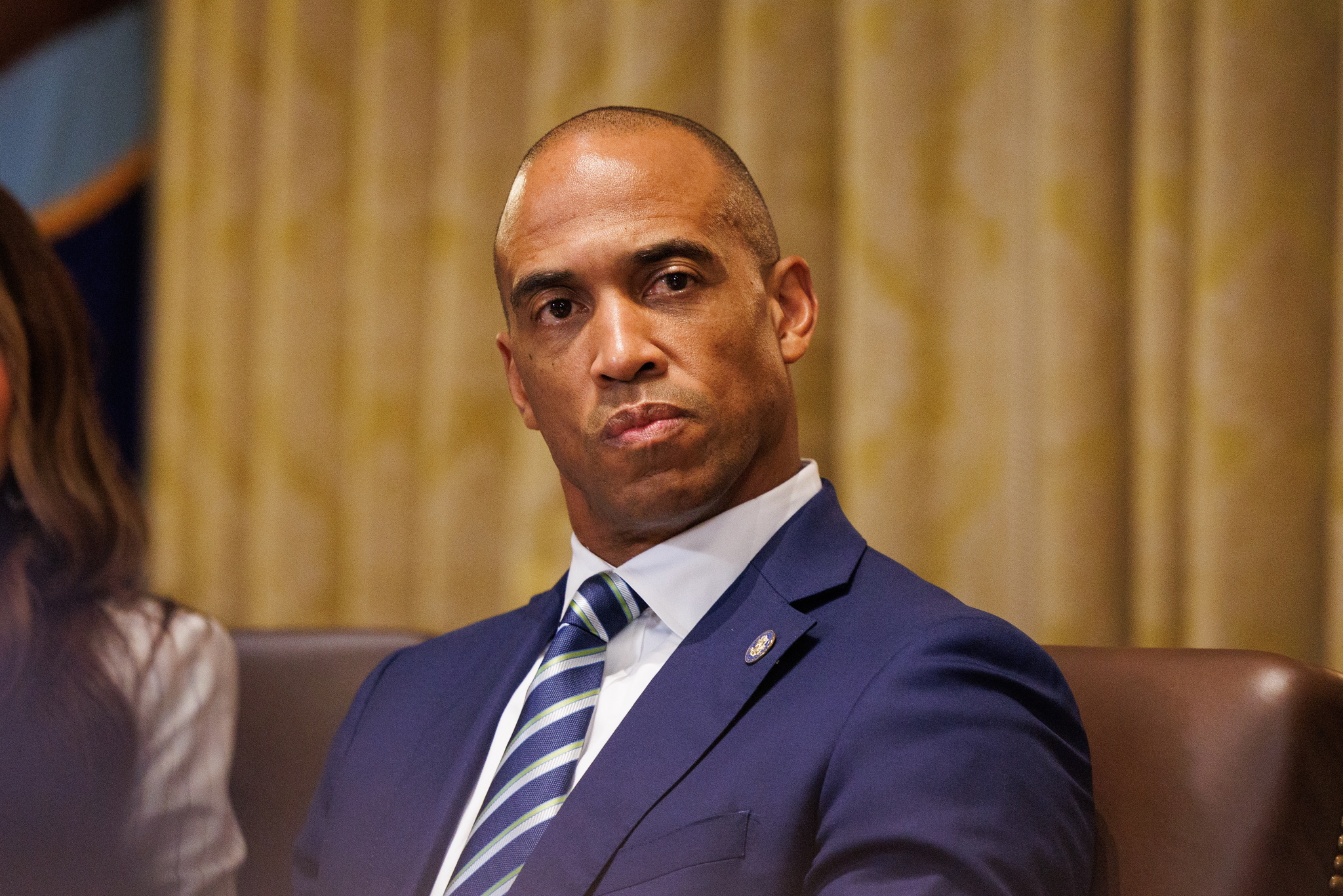 Ex-NFL star who became President Trump's cabinet aide calls for ...