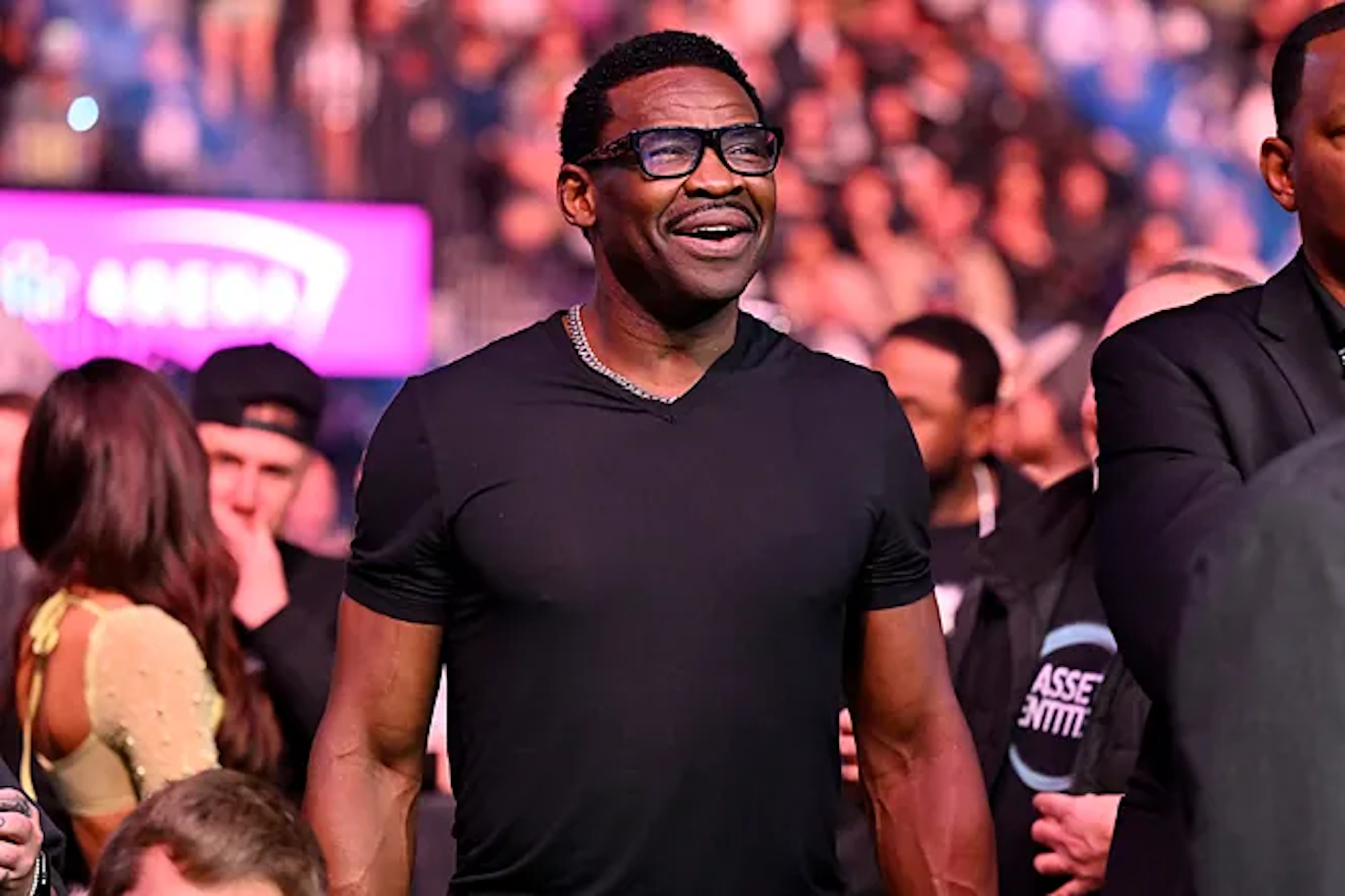 Michael Irvin makes a surprise appearance in the Colorado locker room ...