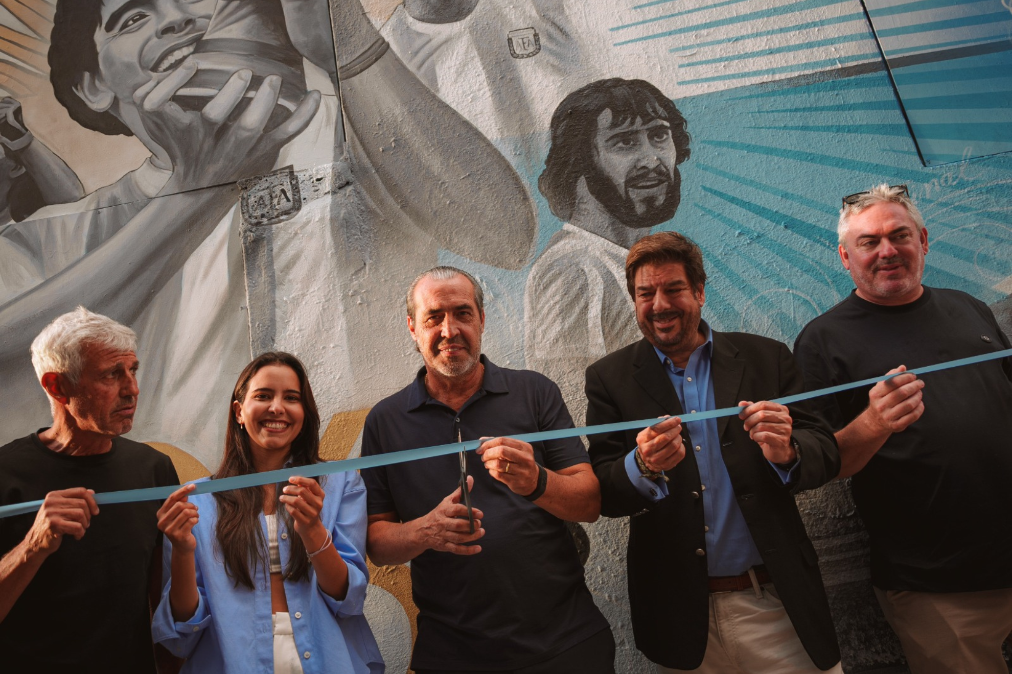 More than 200 people celebrate the unveiling of the first "Heroes of ...
