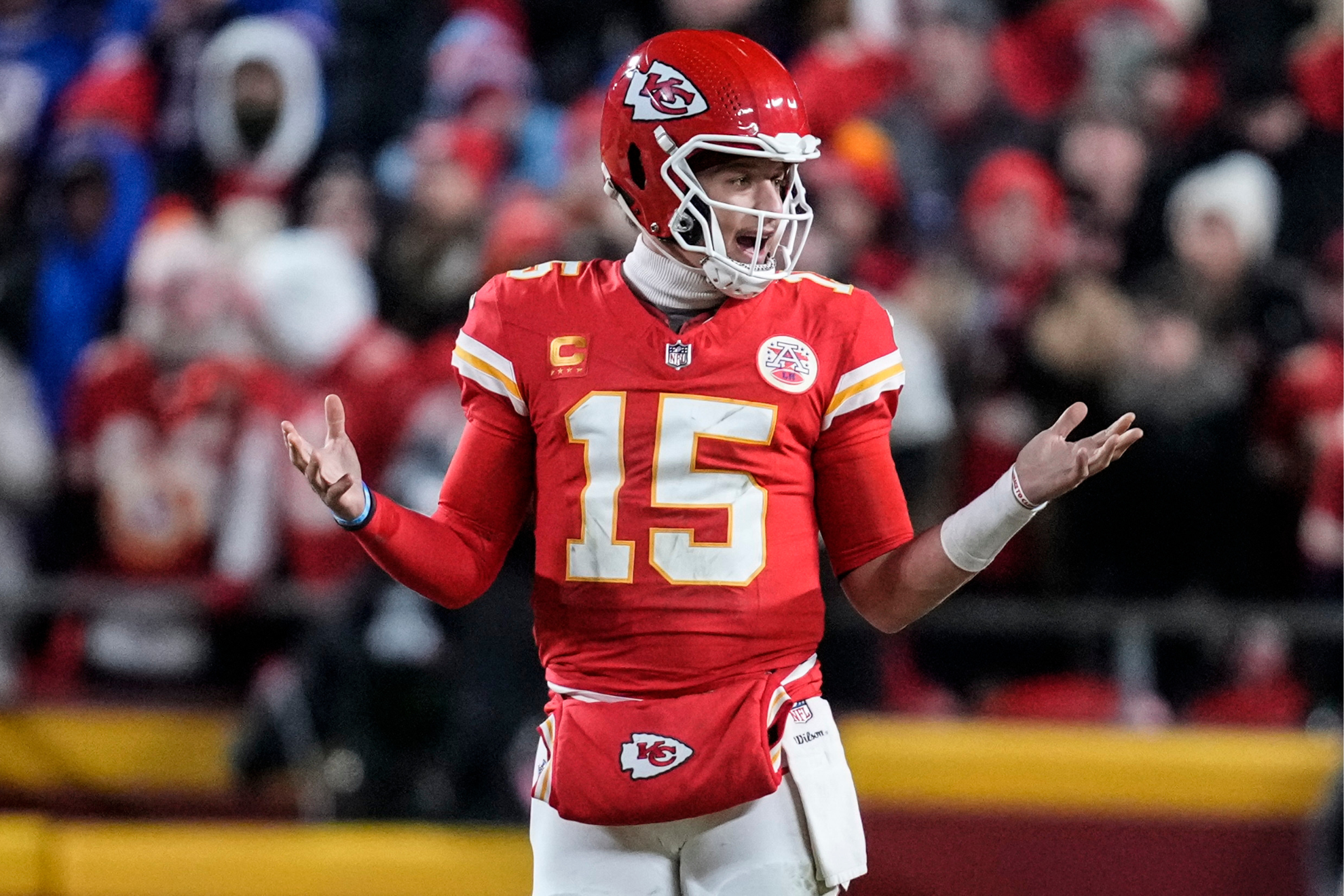 Patrick Mahomes caught laughing with NFL ref on sidelines in move that ...