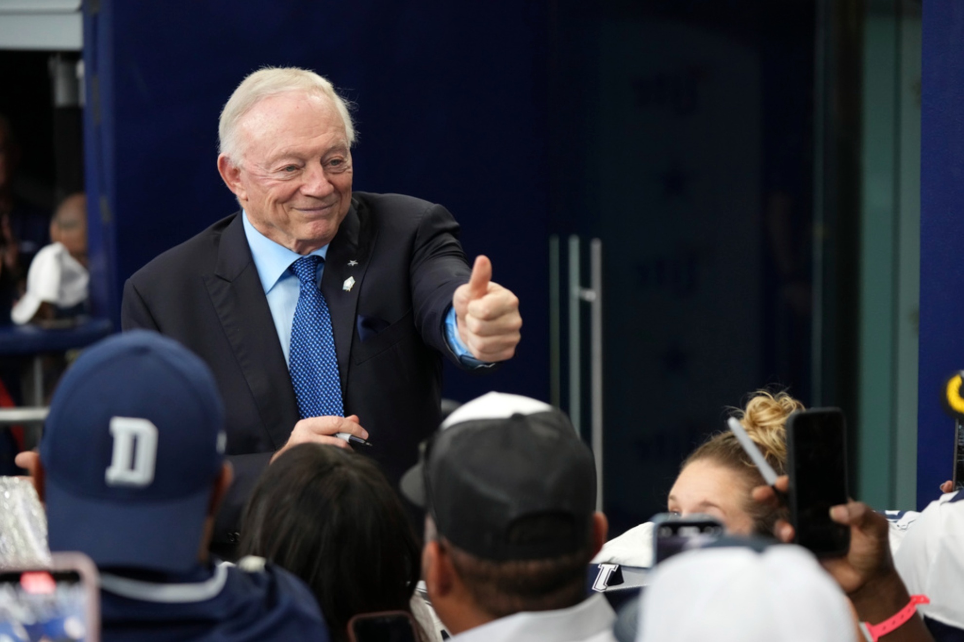 Cowboys veteran slams Jerry Jones' Draft comments: "Still waiting after ...