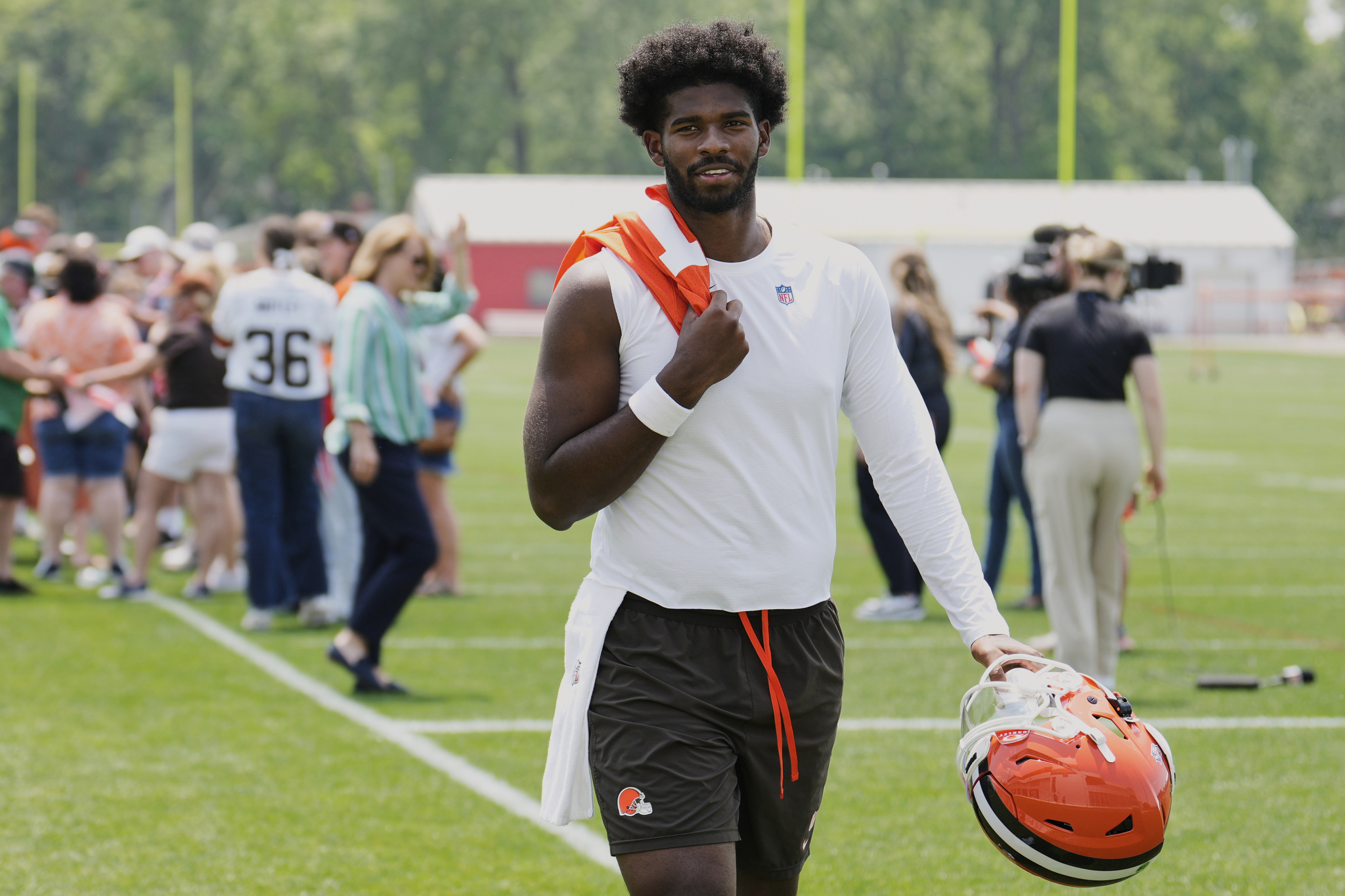 The latest conversation between Shedeur Sanders and Joe Flacco ends in ...