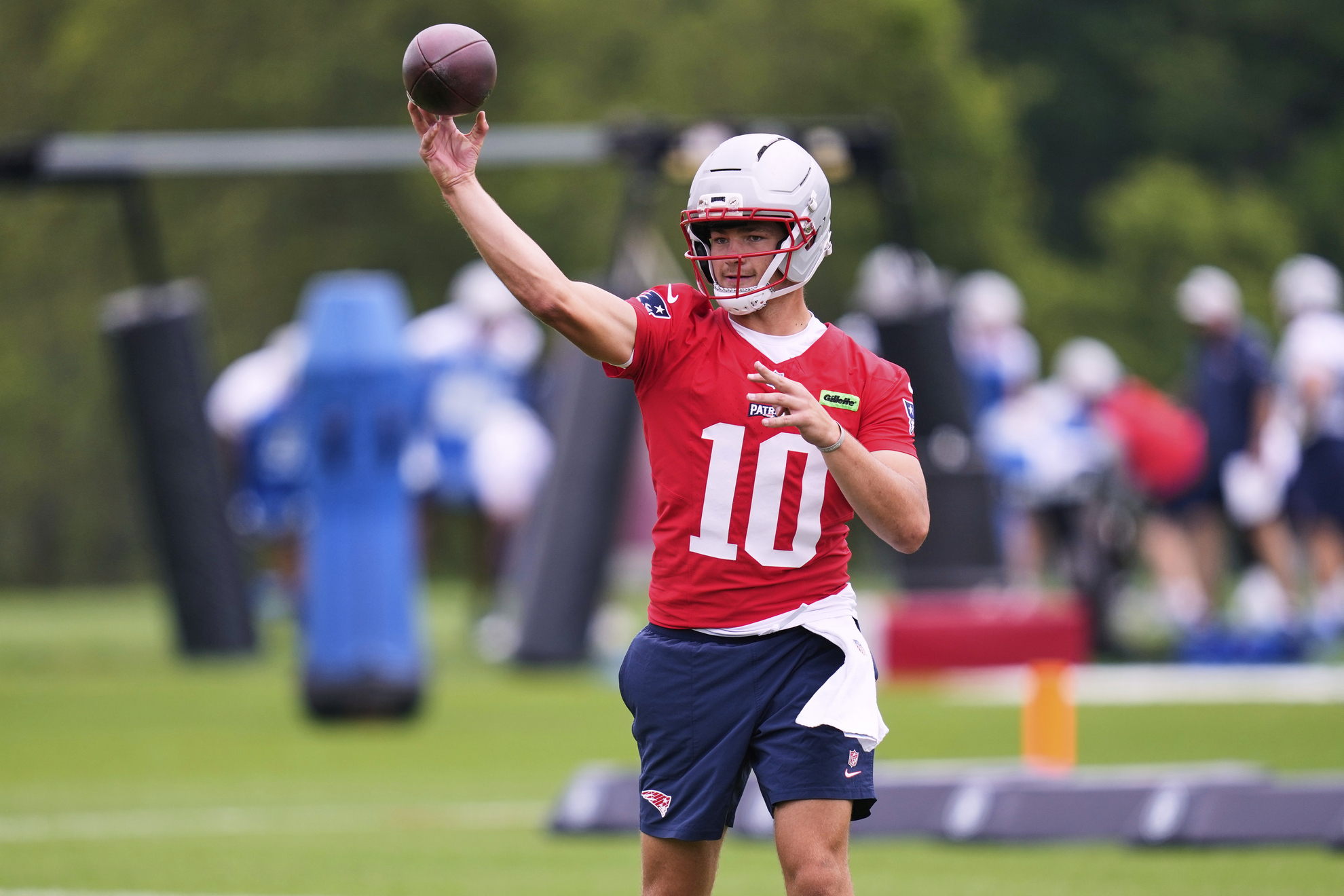 Patriots dodge major bullet after Drake Maye takes hard hit at practice ...