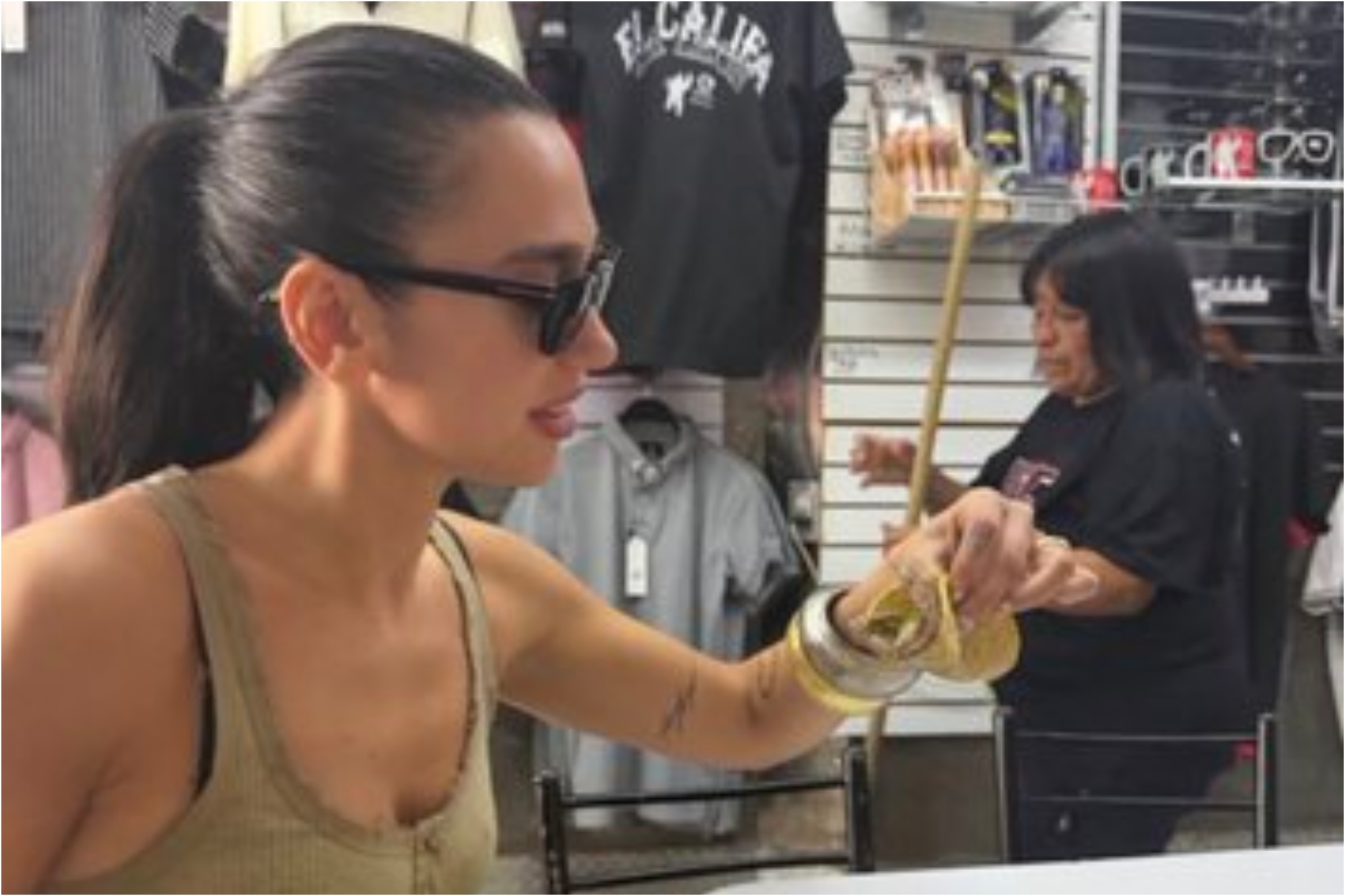 Dua Lipa couldn't take the food in Mexico anymore and ended up crying ...
