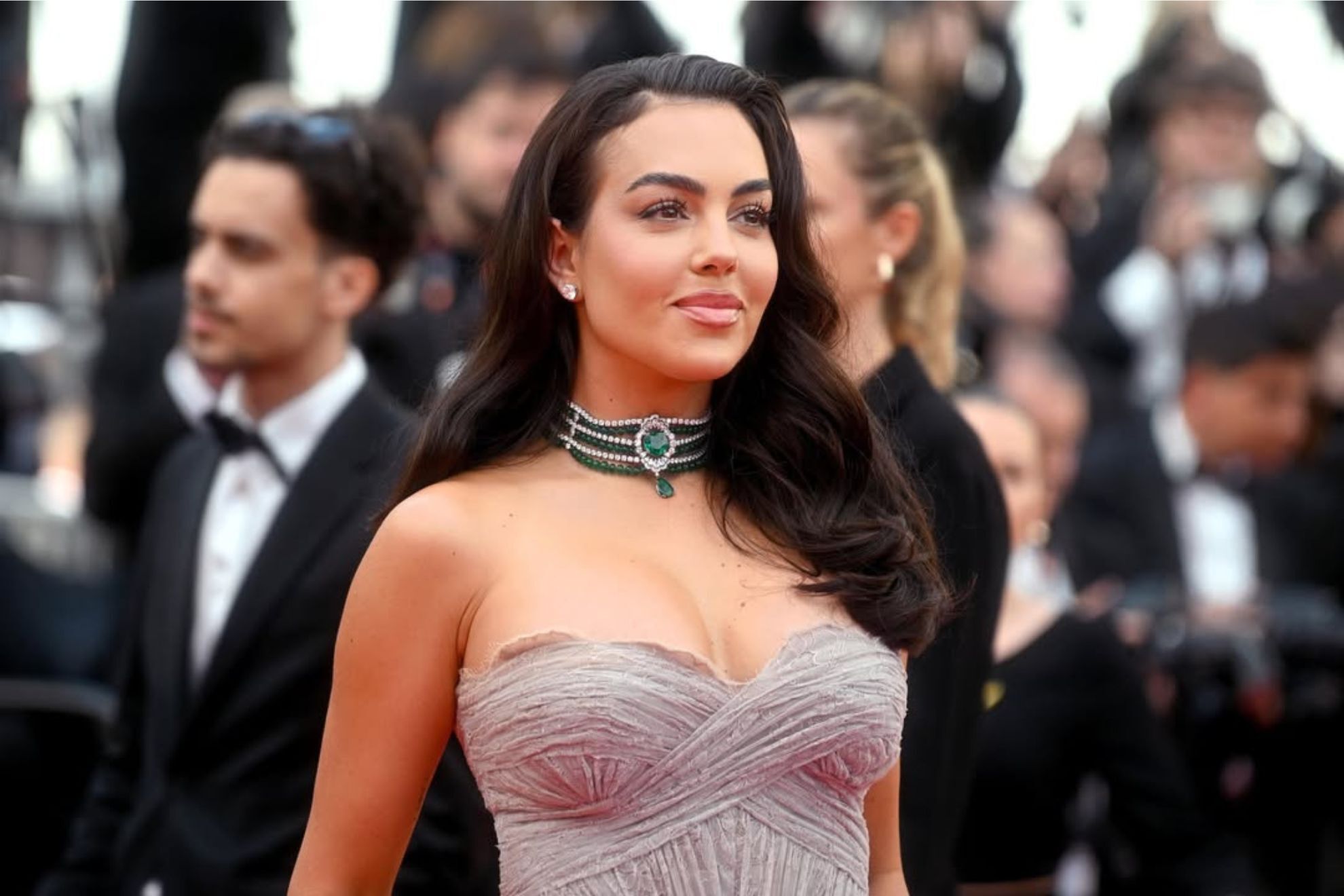 Georgina Rodríguez turns heads at Cannes in daring black dress that ...