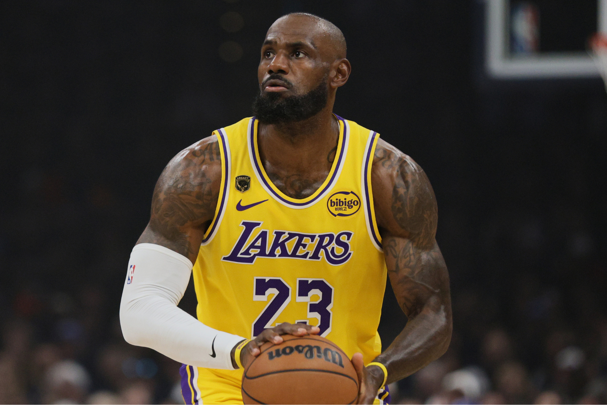 LeBron James returns to the Cavaliers family for emotional 2016 ...