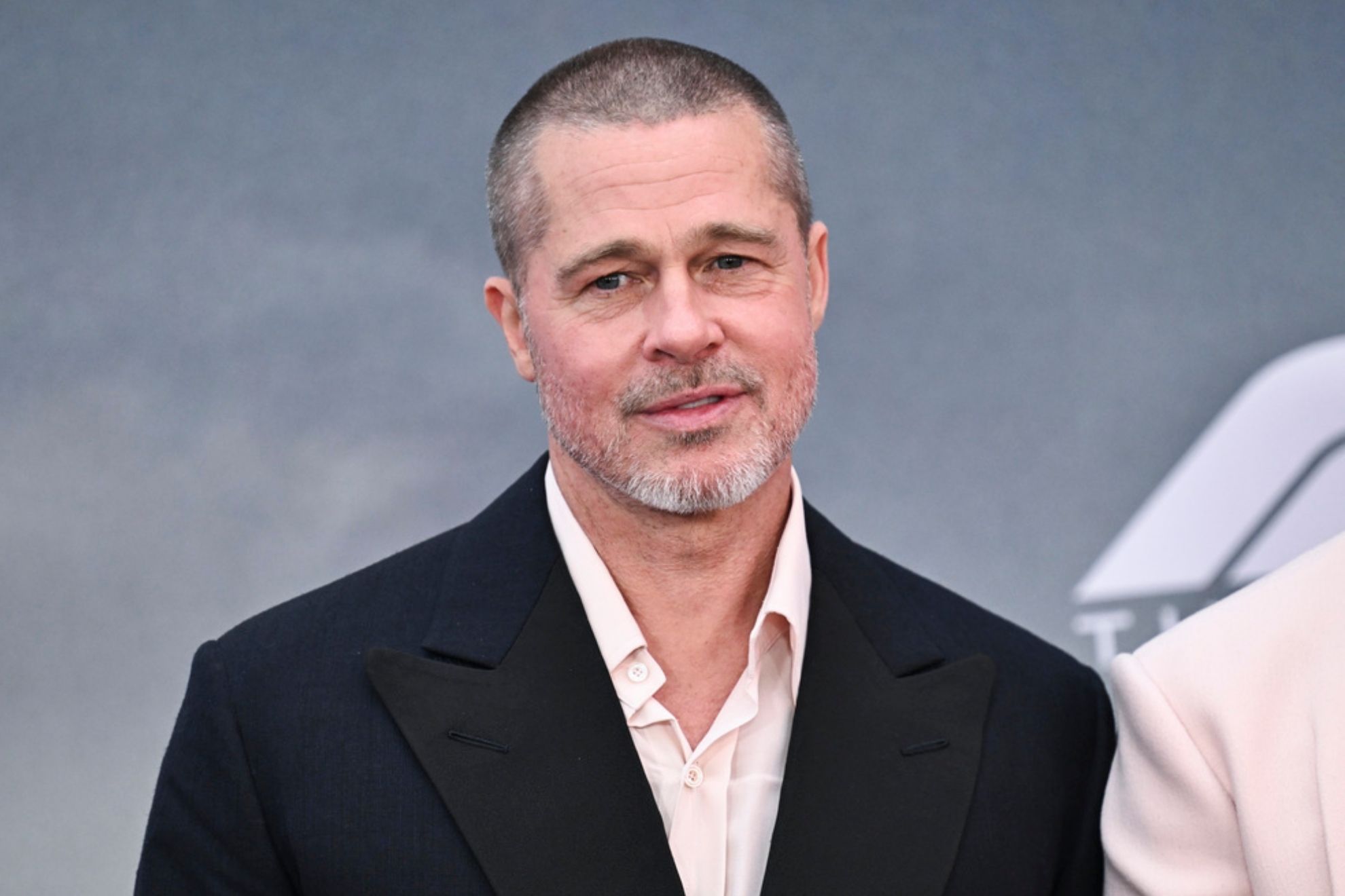 Brad Pitt steals the spotlight at Roland Garros and reminds everyone ...