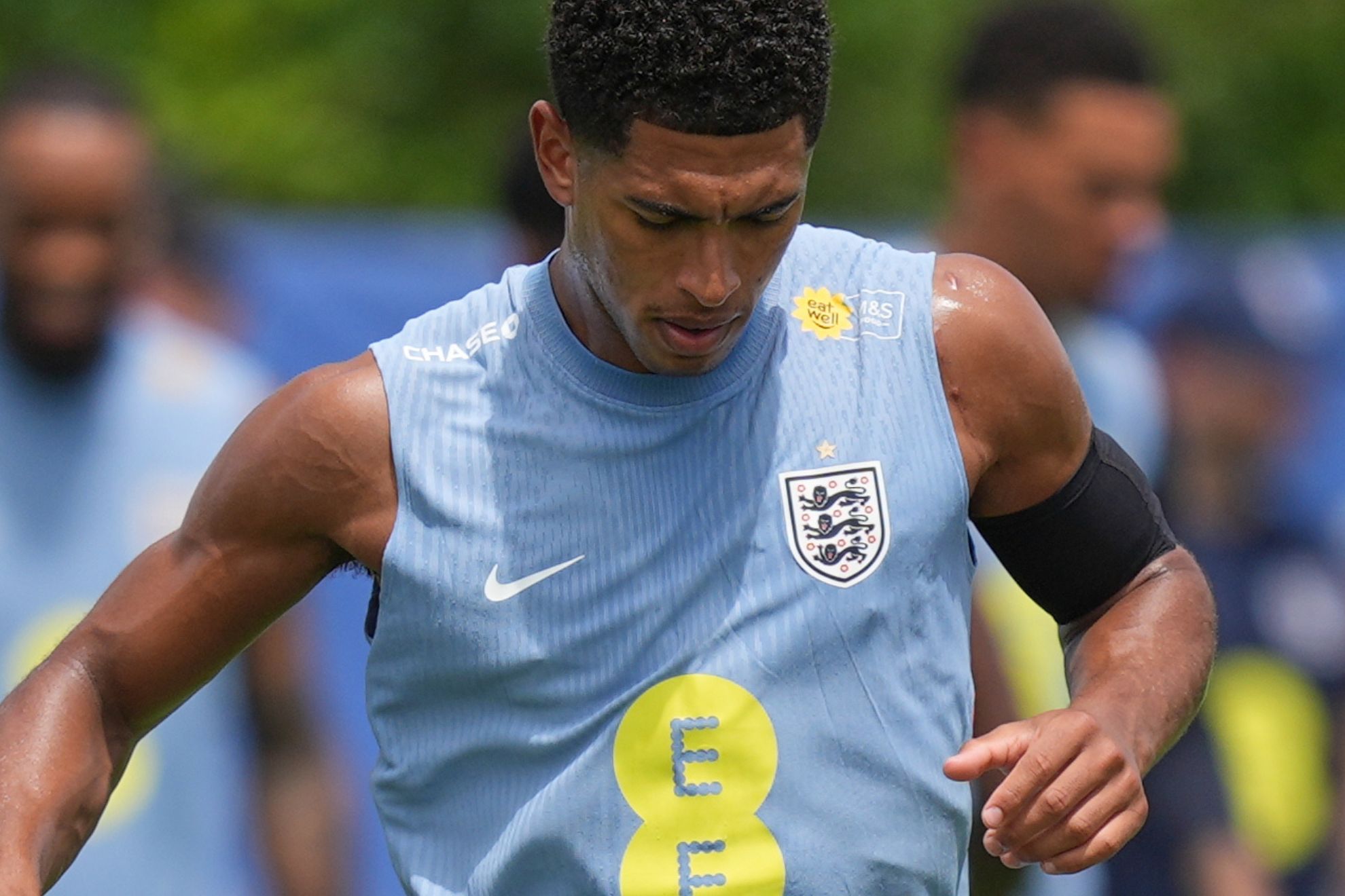 Mass shooting sparks fear near England's World Cup base camp | MARCA