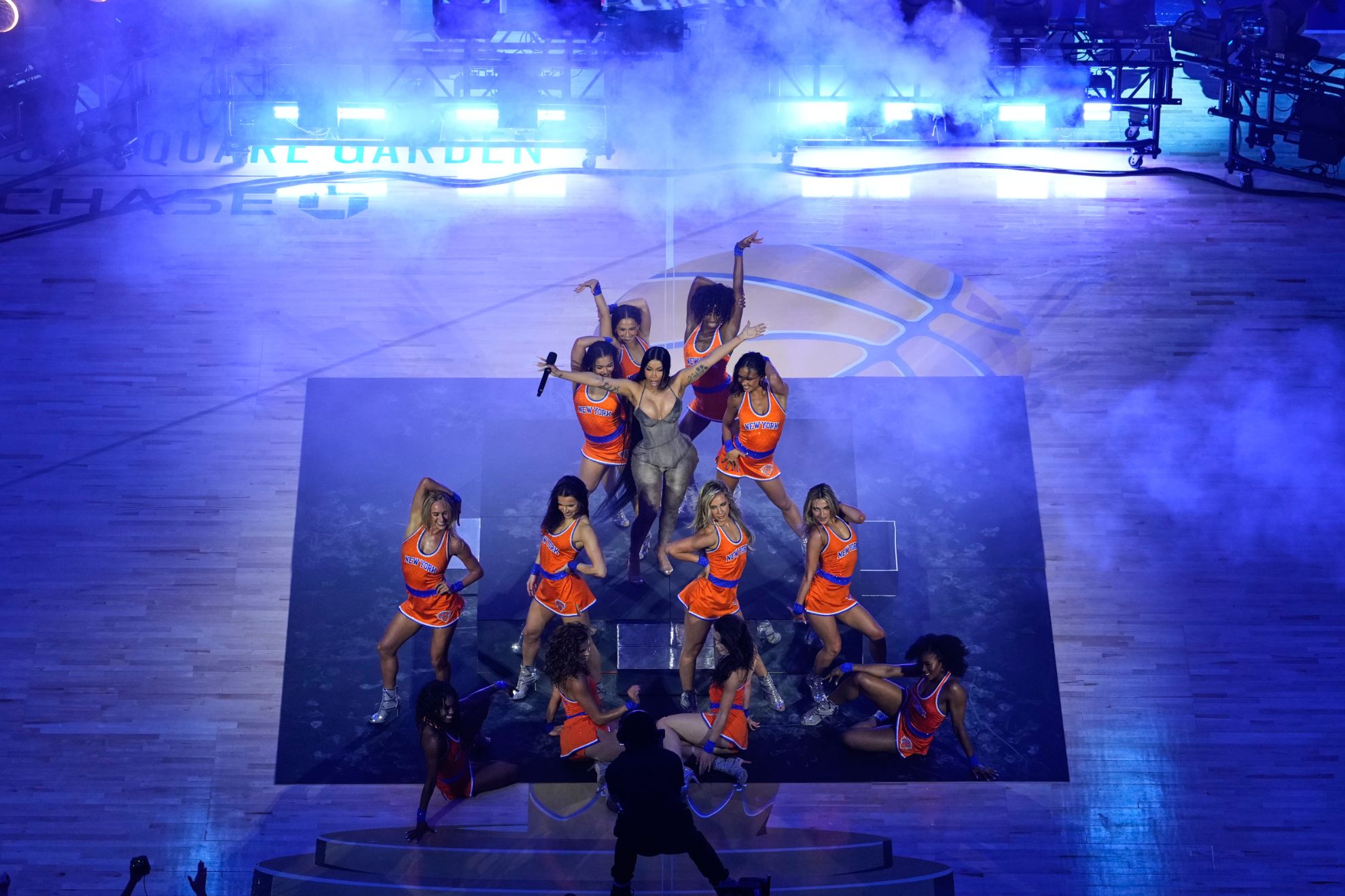 Cardi B takes over the halftime show at Madison Square Garden on a ...