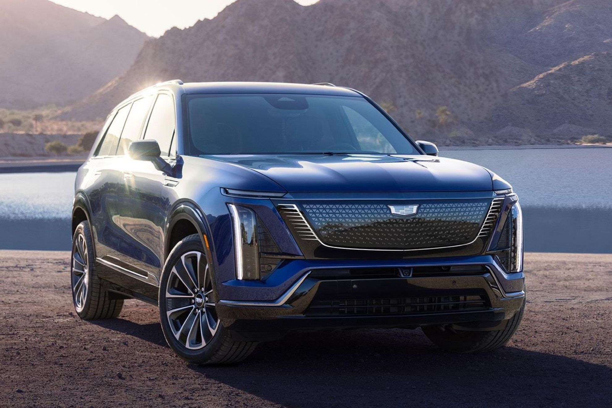 2026 Cadillac VISTIQ Review: The Electric Escalade’s Smarter Little ...