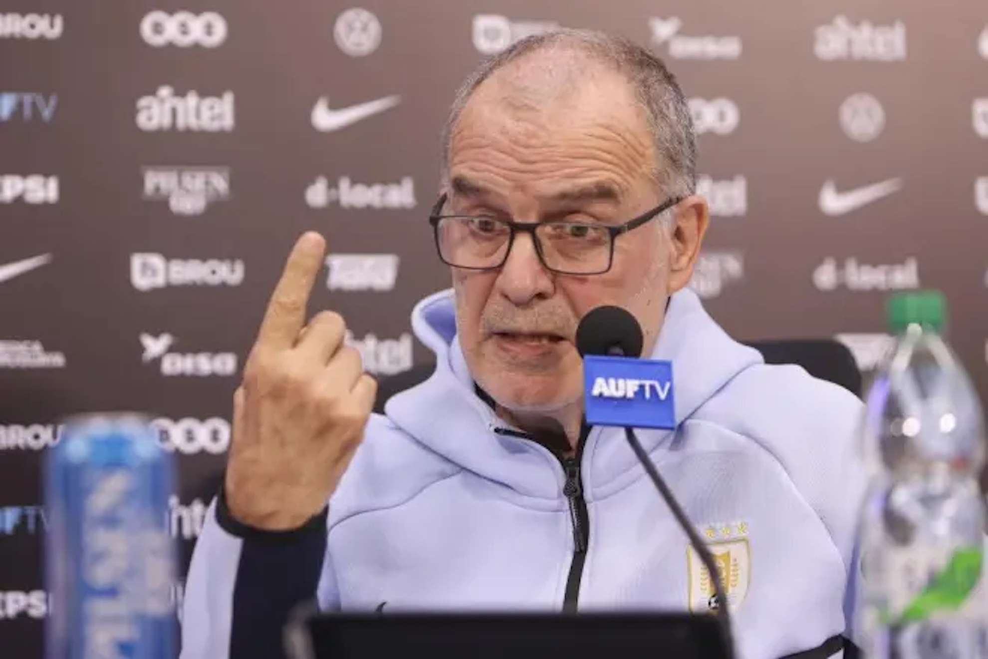 Bielsa bristles at criticism over his viral World Cup photo and sets ...
